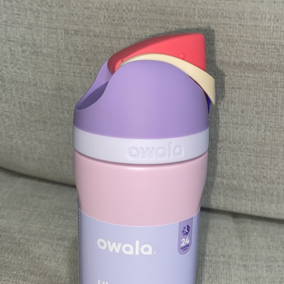 owala | Dining | Nwt Owala 24 Oz Freesip Stainless Steel Water Bottle ...